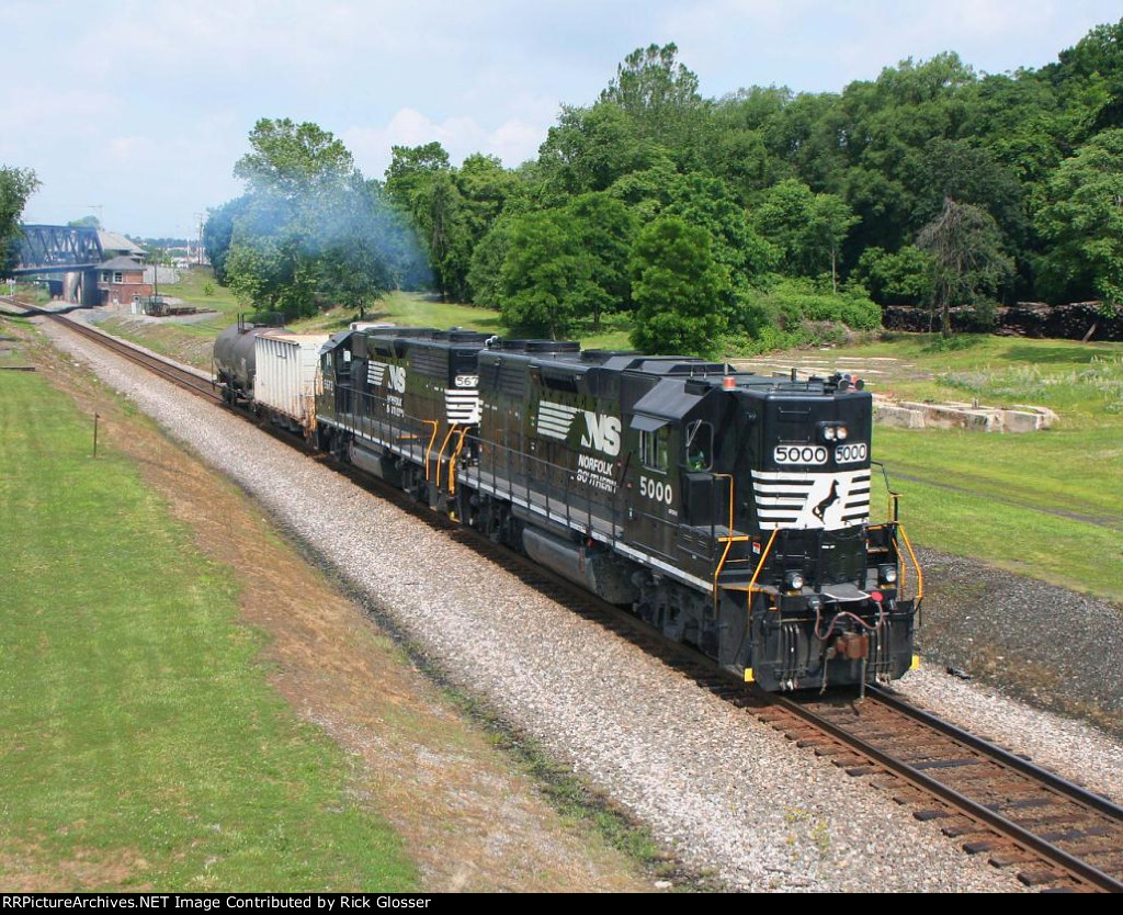 Wider View of NS local H76 @ 1041 hrs.